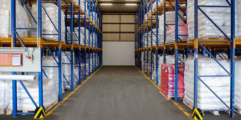 Básicos de una limpieza en un centro logístico y almacenes de ...